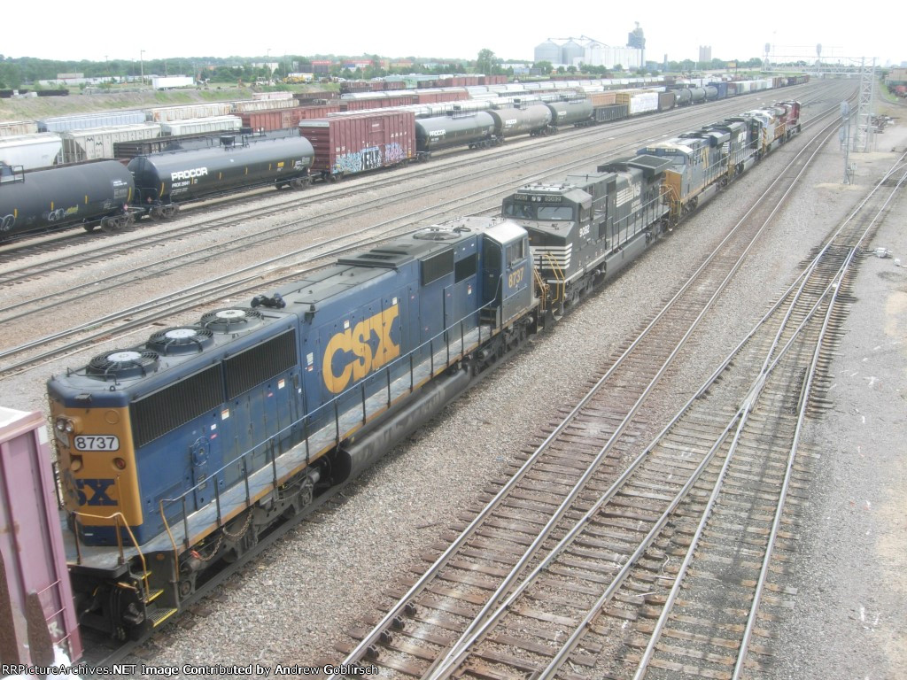 CSX 8737, 851 & NS 9082